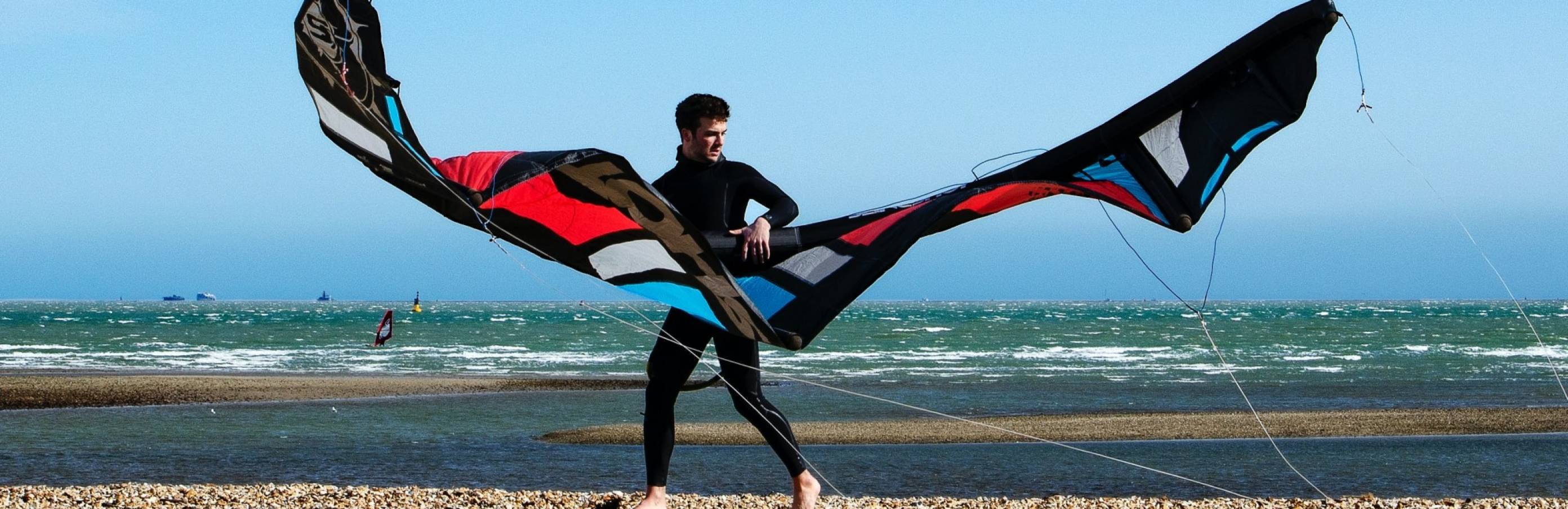 What are the different types of kitesurfing kites - Windy.app